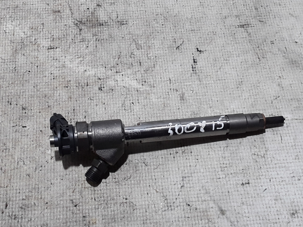 Used Peugeot 3008 Fuel injector 9828959880
