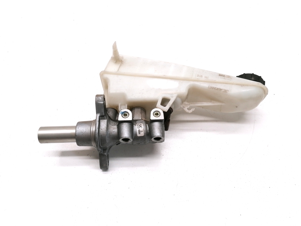 Used Peugeot 208 Master cylinder 9805232280