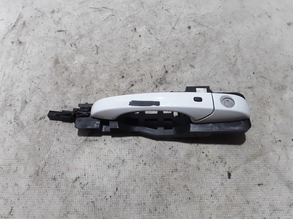 Used Dodge Durango Front door external opening handle and its details