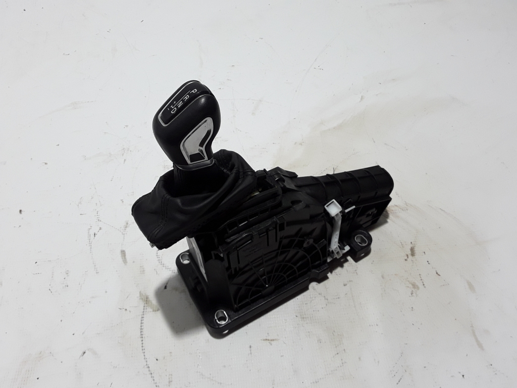 Used VOLVO XC90 Gear shift mechanism 31437309