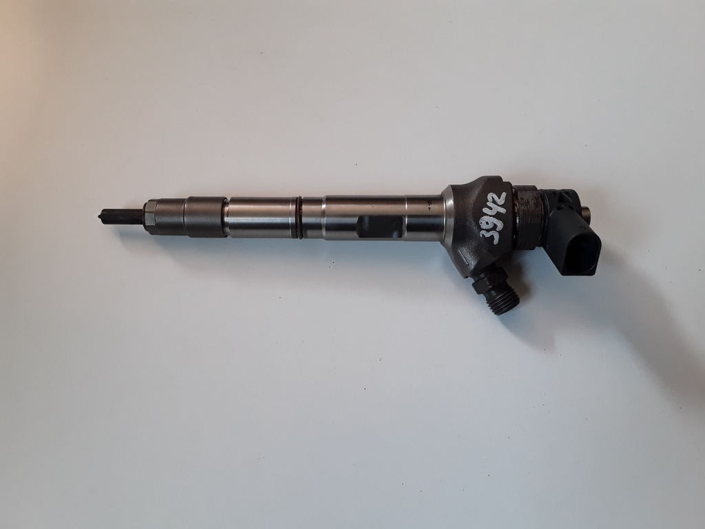 Used AUDI A4 Fuel injector 04L130277AE
