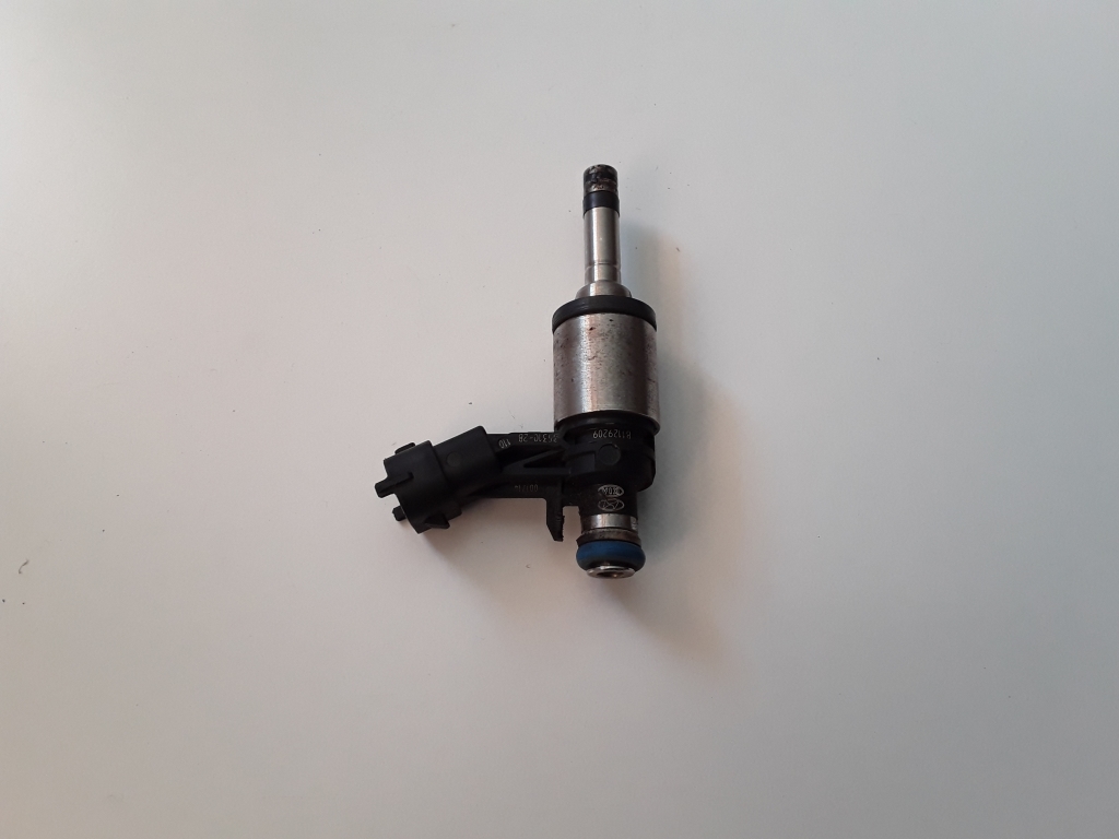 Used Hyundai Tucson Fuel injector 0261500100