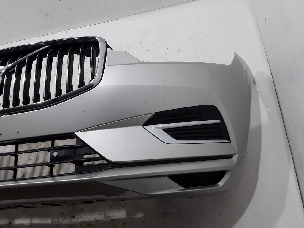Used VOLVO XC60 Front bumper 31425160