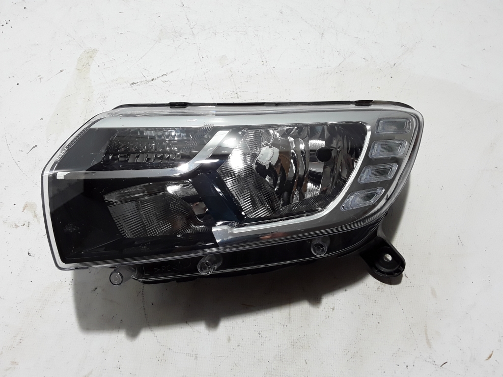 Used Dacia Logan Headlights 260604218R