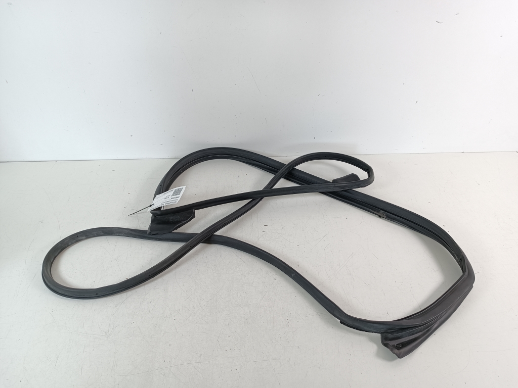 Used TOYOTA PRIUS Prime Front door sealing rubber 67862-47050