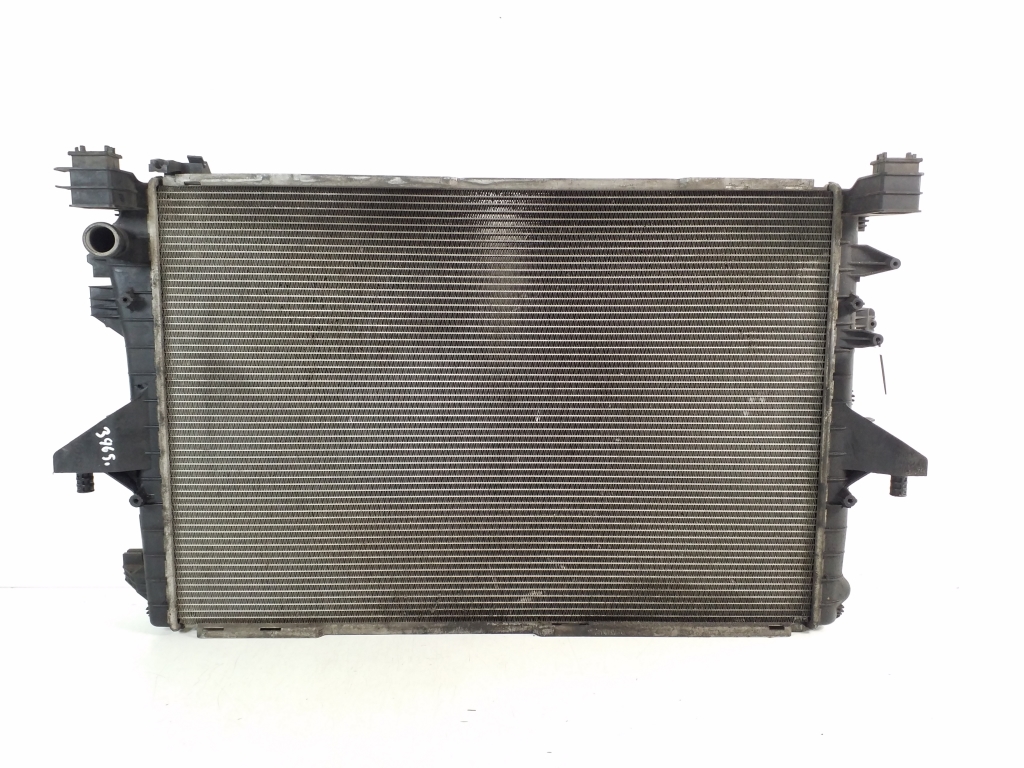 Used Volkswagen Transporter Cooling radiator 7E0121253A