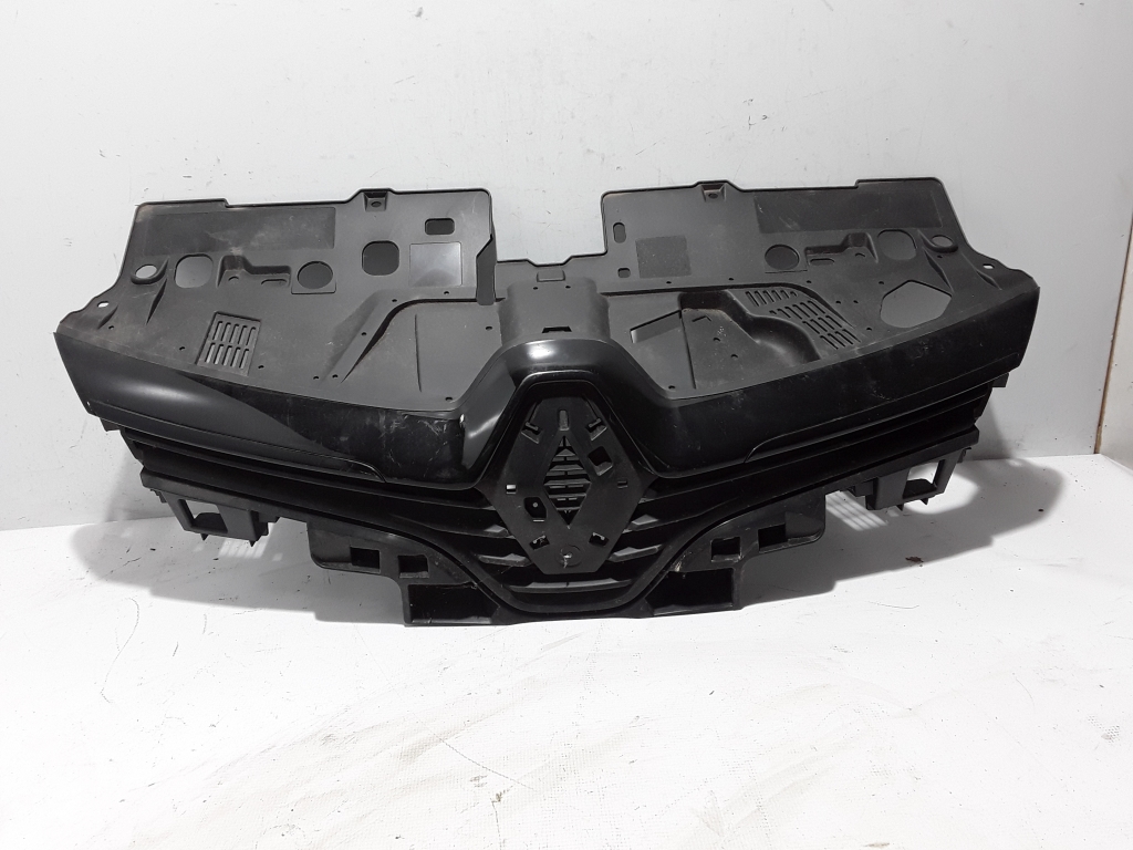 Used RENAULT Clio Front grille holder 622562901R