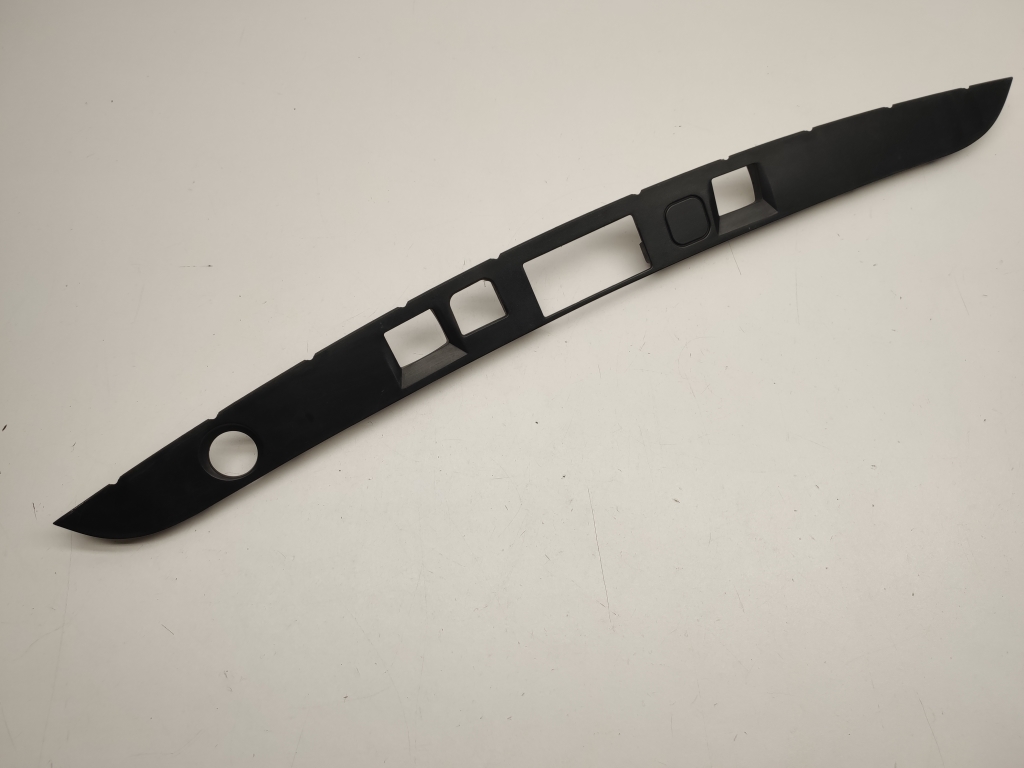 Naudotas Mercedes Benz S-Class Numerio apšvietimo korpusas A2217580108