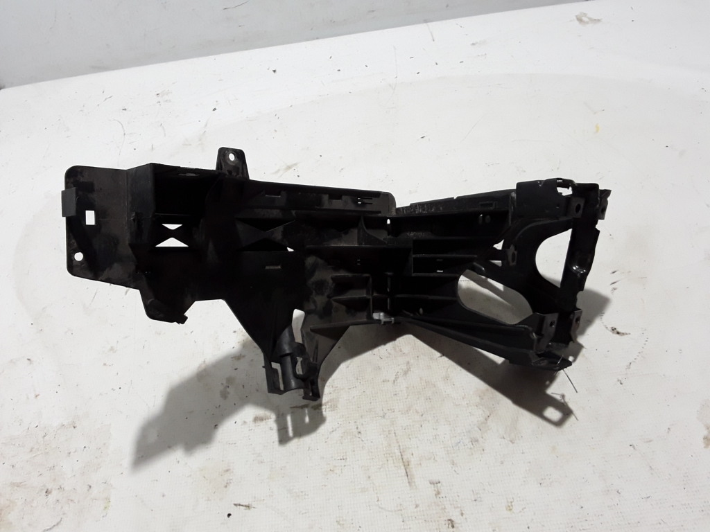 Naudotas BMW 5 SERIES Priekinio žibinto laikiklis 7200794