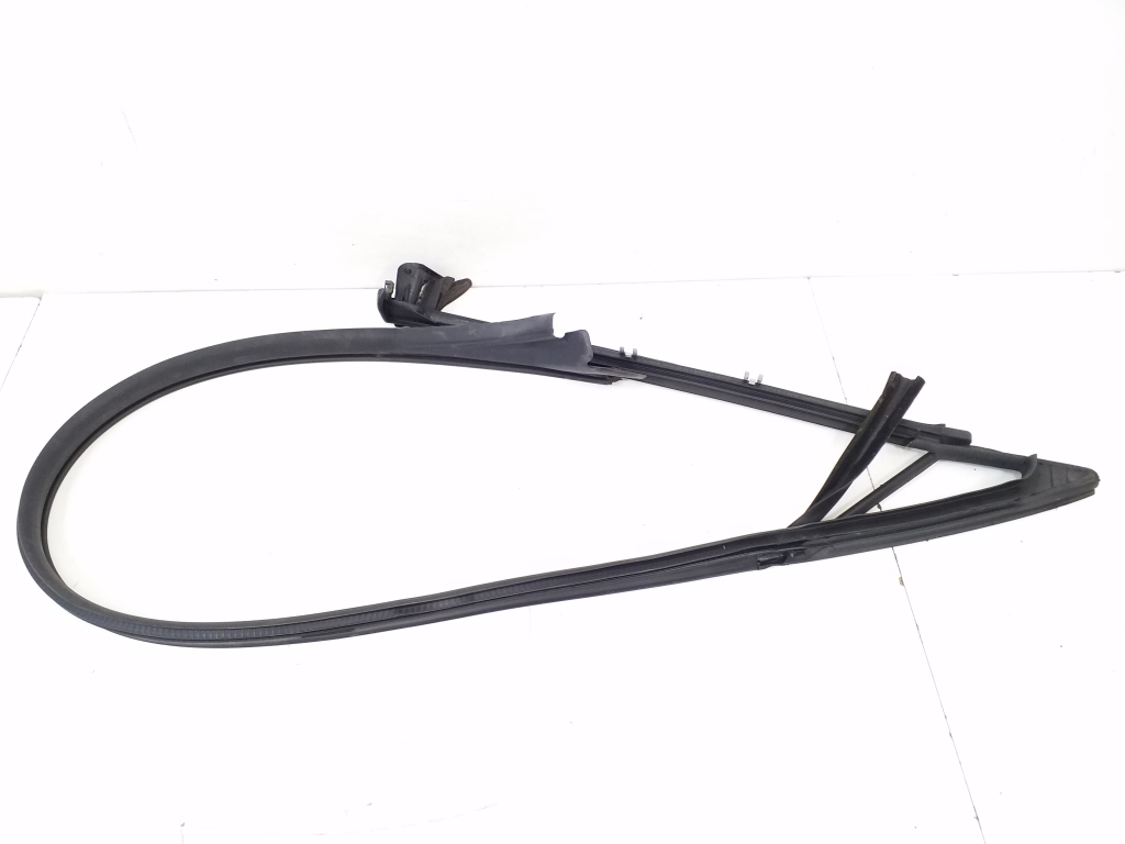 Used Mercedes Benz E-Class Rear fork sealing rubber A2076700339