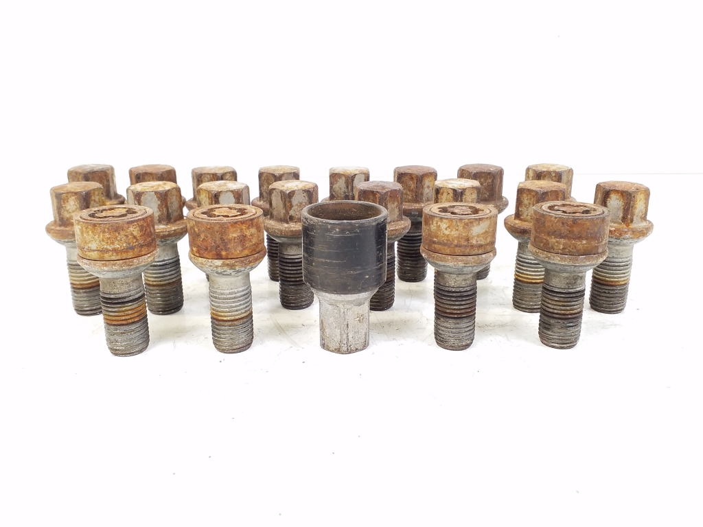 Used Mercedes Benz SL-Class Wheel nuts, bolts A0009904907