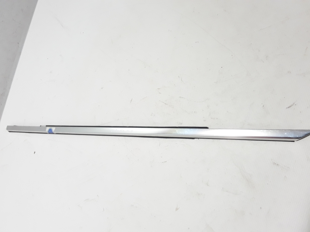 Used Mercedes Benz CLS-Class Front door strip to the glass exterior ...