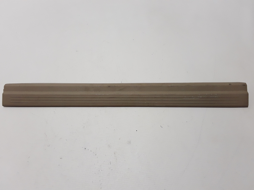 Naudotas Mercedes Benz CLS-Class Vidinė slenksčio apdaila A2126860236