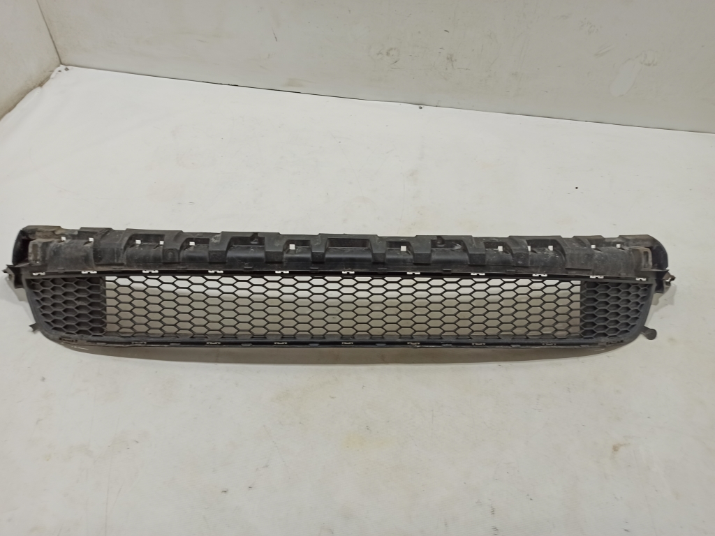 Used RENAULT Trafic Front bumper lower grille 622544919R