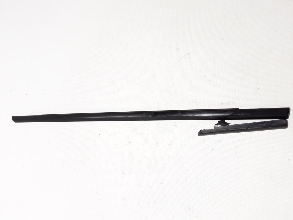 Used Land Rover Evoque Rear side door strip to glass outer LR048561