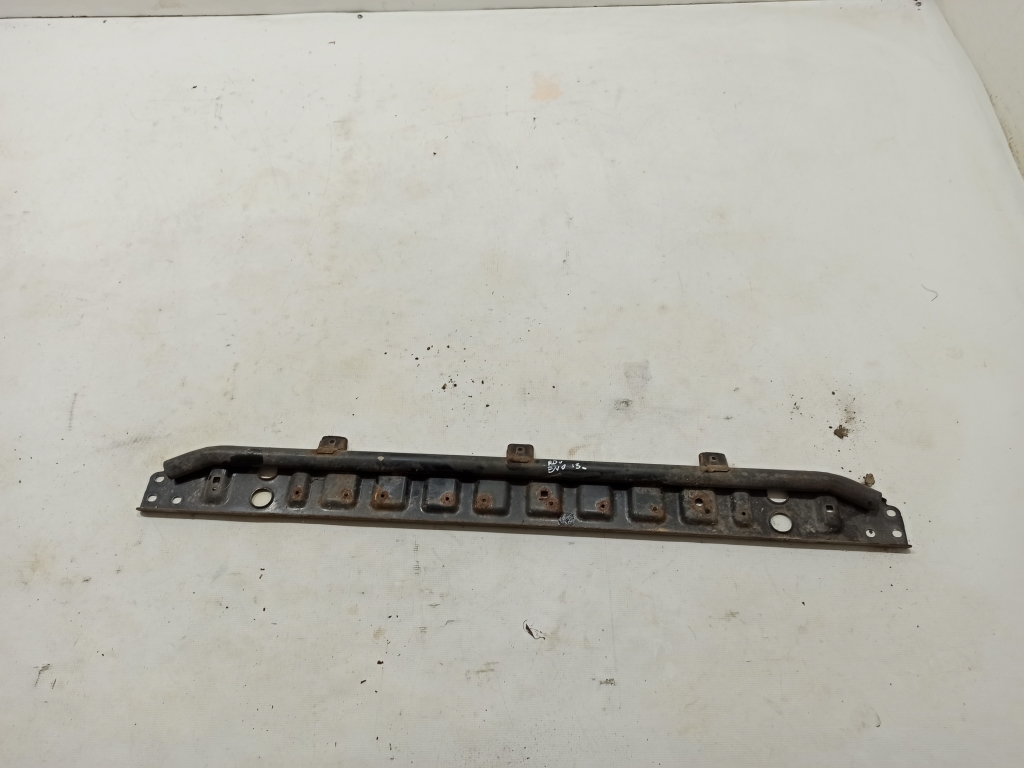 Used Land Rover Evoque Cooling radiator bracket LR024295