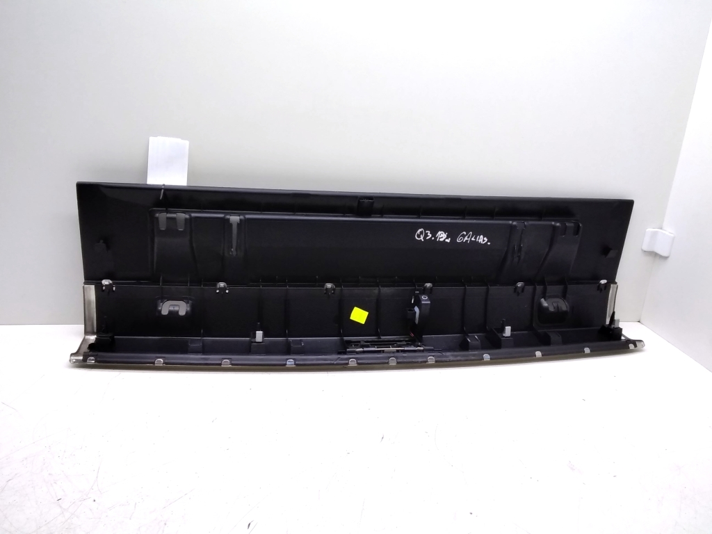 Naudotas AUDI Q3 Galinės panelės vidinė apdaila 8u0864483a
