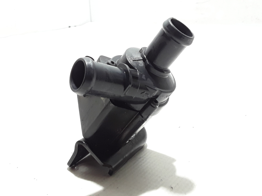 Used AUDI A6 Circulation pump 06H121601N