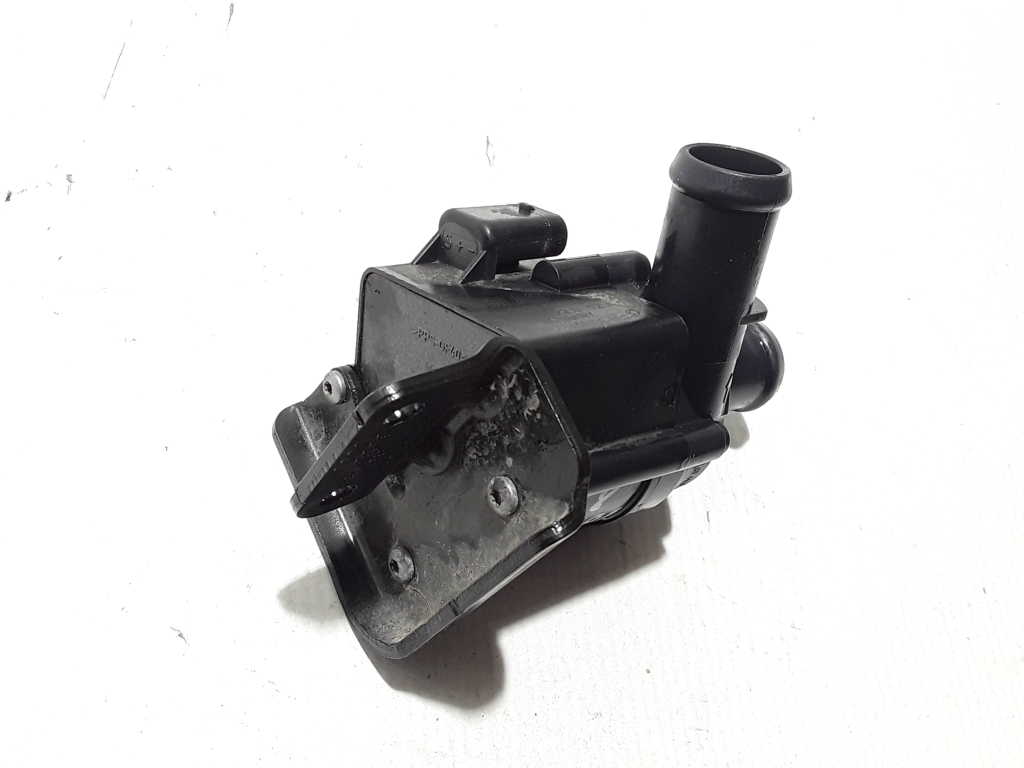 Used AUDI A6 Circulation pump 06H121601N
