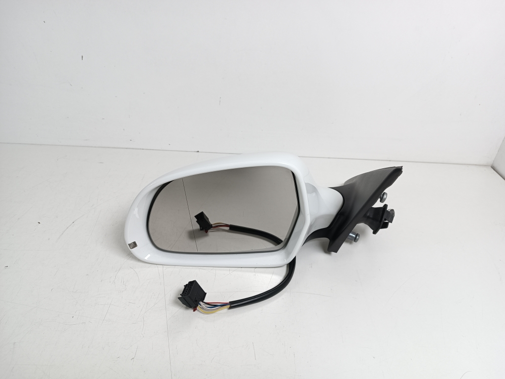 Used AUDI A4 Side mirror and its details