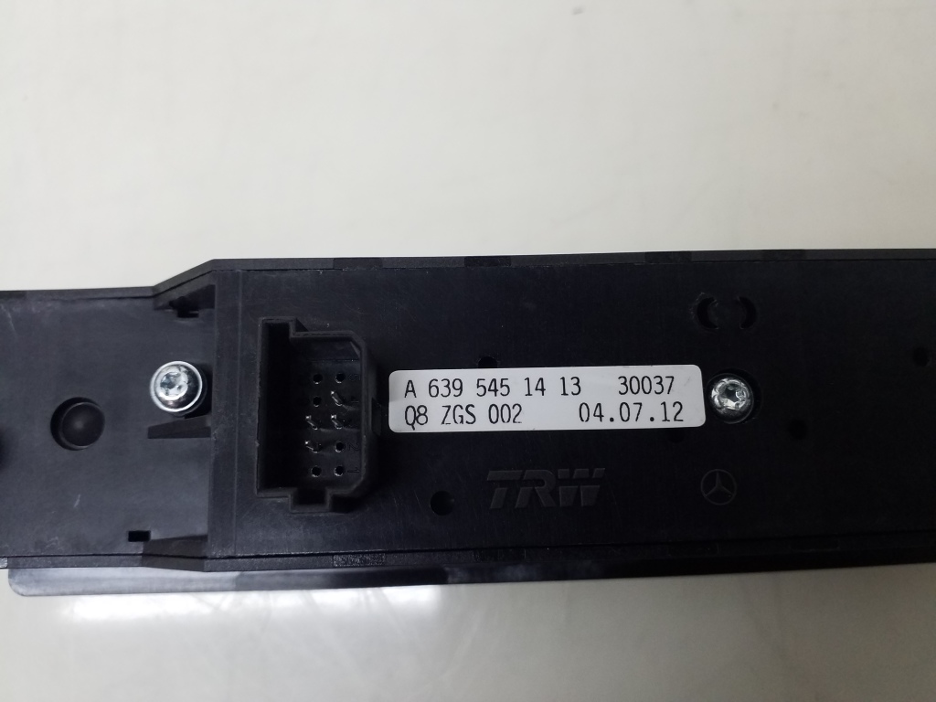 Used Mercedes Benz Vito Front door glass switch A6395451413