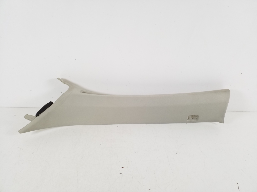 Used VOLVO XC90 Interior trim of the front pillar to the glass 32244288