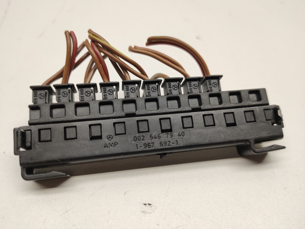 Used Mercedes Benz E-Class Wire connectors A0025467940