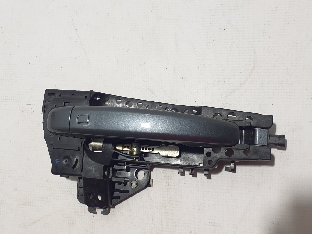 Used AUDI Q5 Front door external opening handle and its details