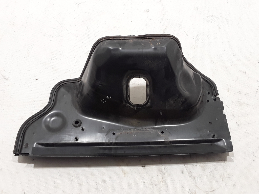 Used AUDI Q5 Another detail under the hood 8R0819523H