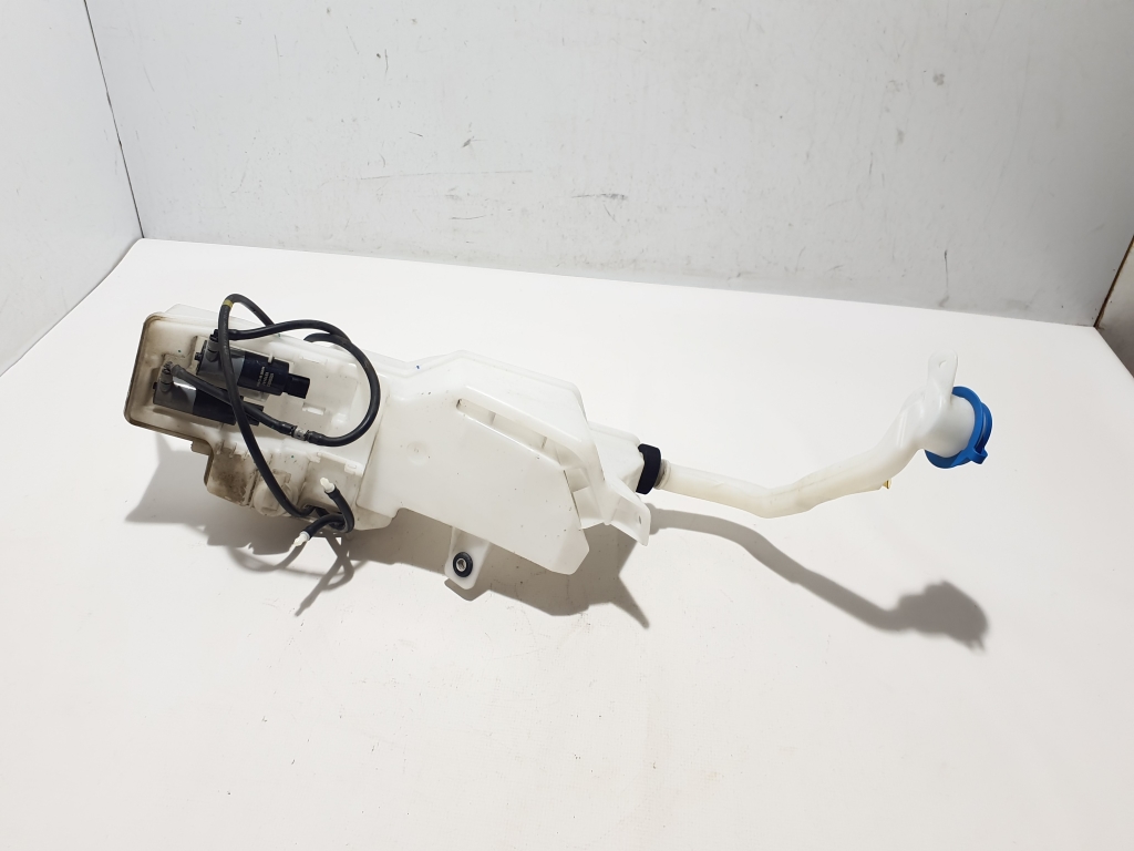 Used VOLVO S90 Windscreen washer tank front 32237465