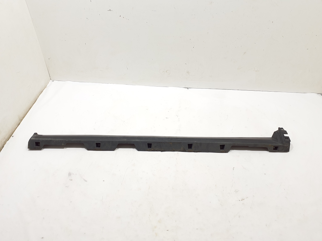 Used Land Rover Discovery Sport Exterior sill trim LR058523