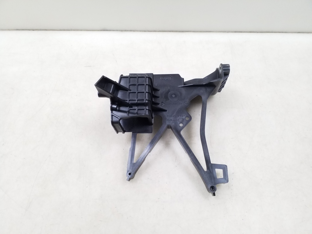 Used Mercedes Benz E-Class Other detail of the front frame A2136206500