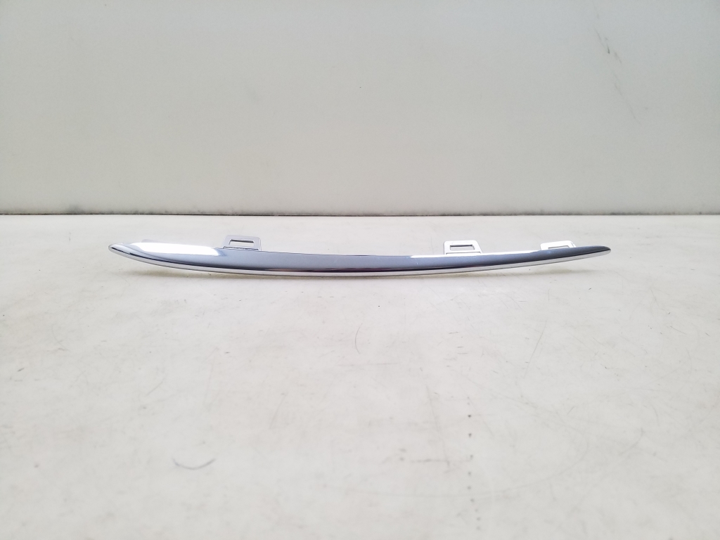 Used Mercedes Benz GLE-Class Other part of the front fog lamp cover ...