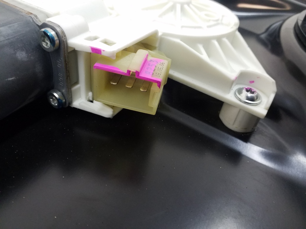 Used Mercedes Benz ML-Class Rear side door window lifter and its ...