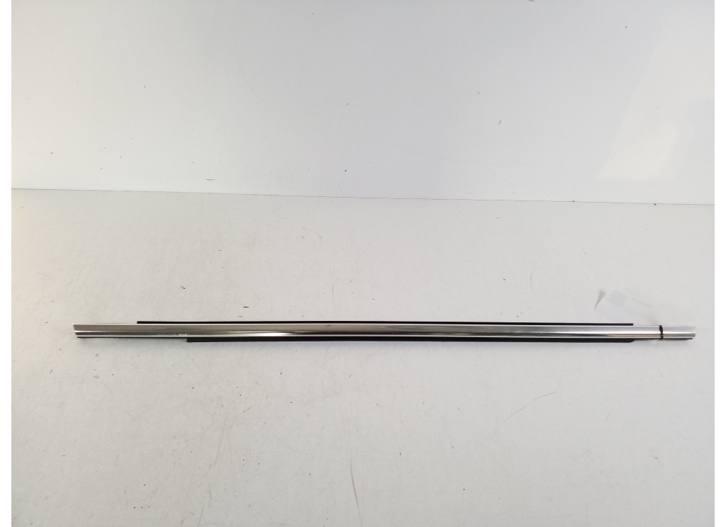 Used VOLVO S90 Rear side door strip to glass outer