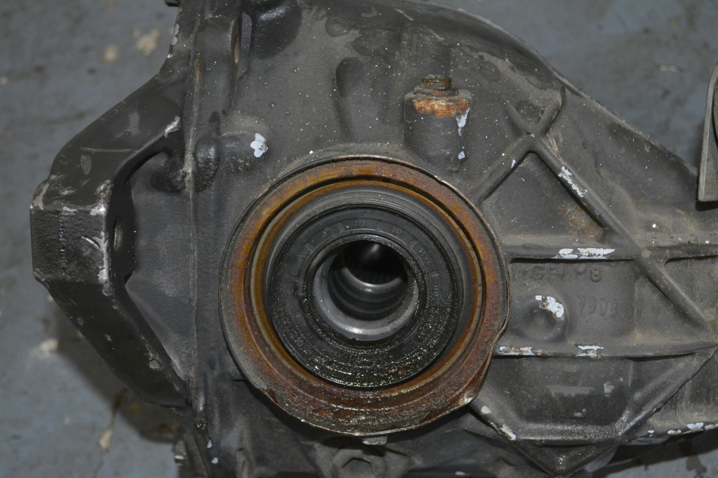 Used Mercedes Benz E-Class Rear reducer A2043510408