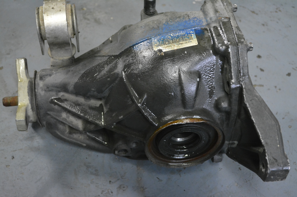 Used Mercedes Benz E-Class Rear reducer A2043510408