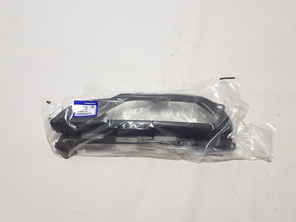 Used VOLVO XC60 Front bumper fog lamp holder 31425180