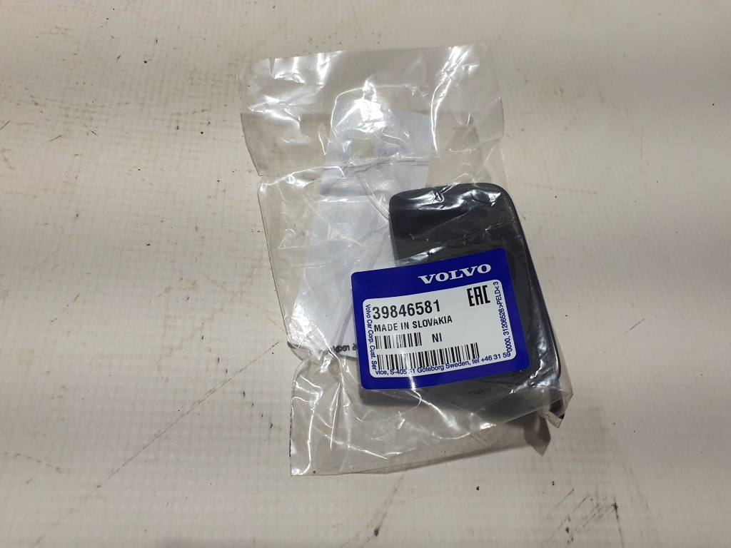 Used VOLVO XC60 Front bumper headlight washer cap 39846581