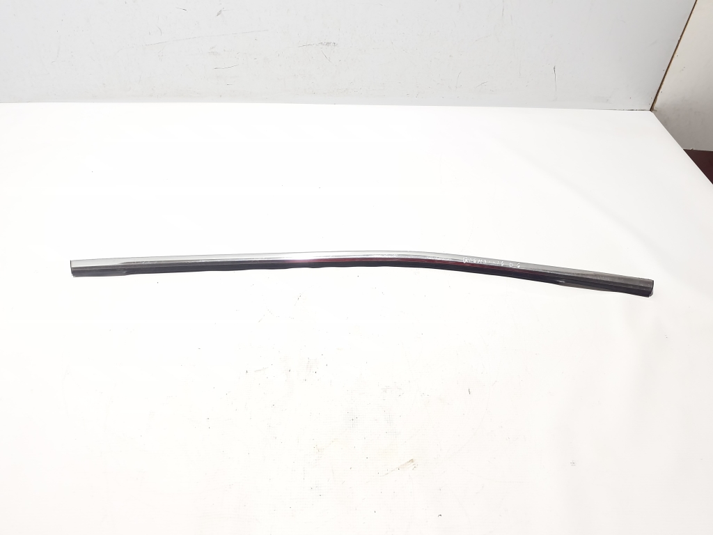Used NISSAN Qashqai Rear side door strip to glass outer 828204EA0A