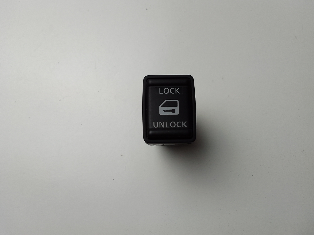Used NISSAN Navara Door lock unlock switch 252104KJ0A