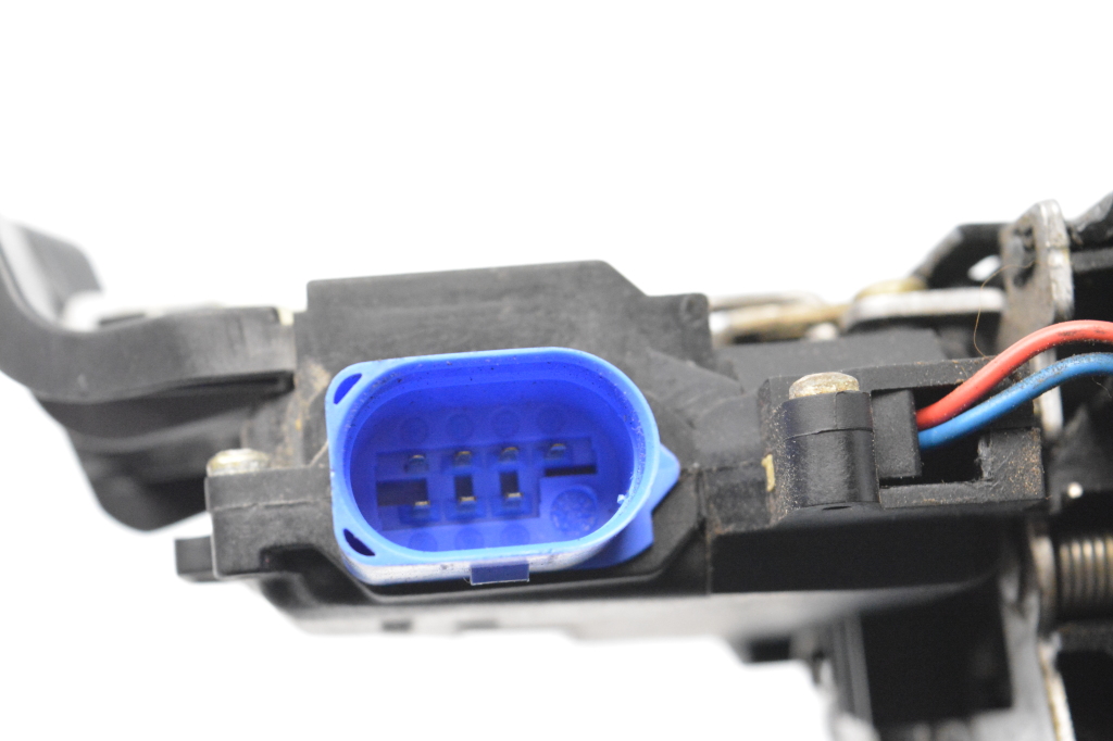 Used Volkswagen Touareg Rear side door lock 7L0837868