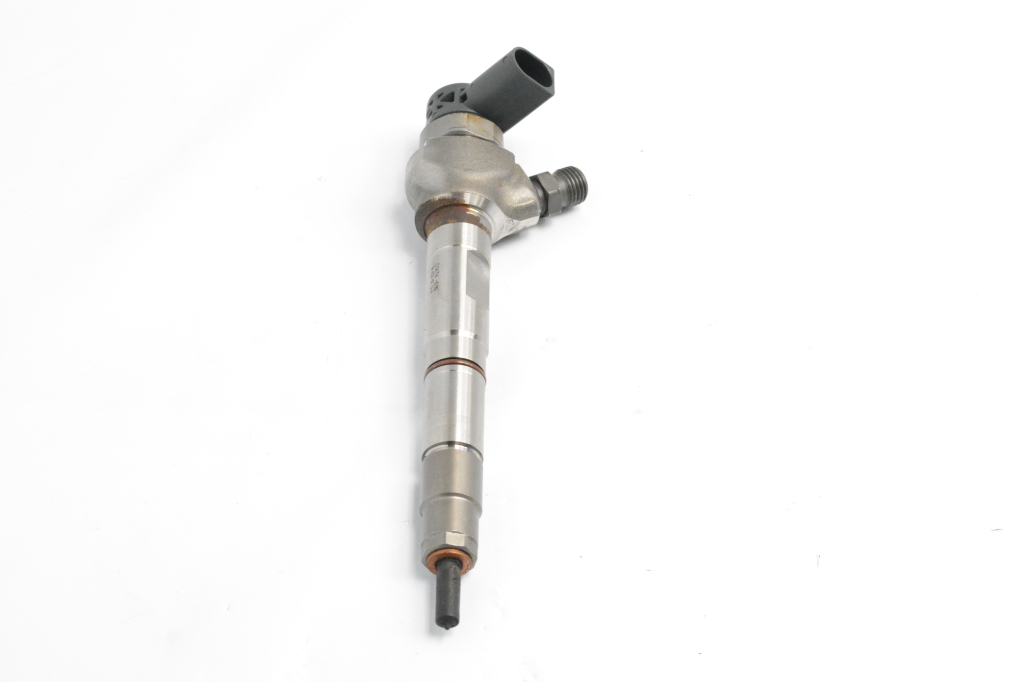Used Volkswagen Golf Fuel injector 04L130277AD