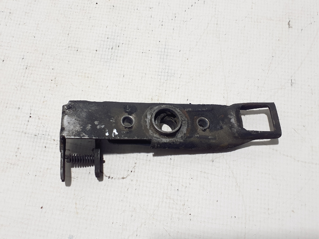 Used Mercedes Benz Vito Engine cover lock A6397500450