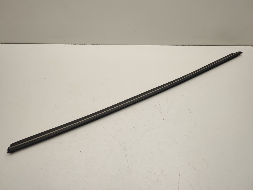 Used Mercedes Benz SLK-Class Front door strip to the glass exterior ...