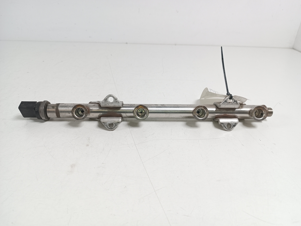 Used Volkswagen Passat High pressure fuel route 04E133320D