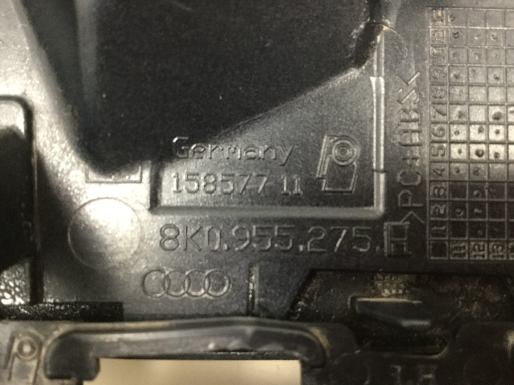 Used AUDI A4 Other part of the front bumper headlight washer cap 8K0955275