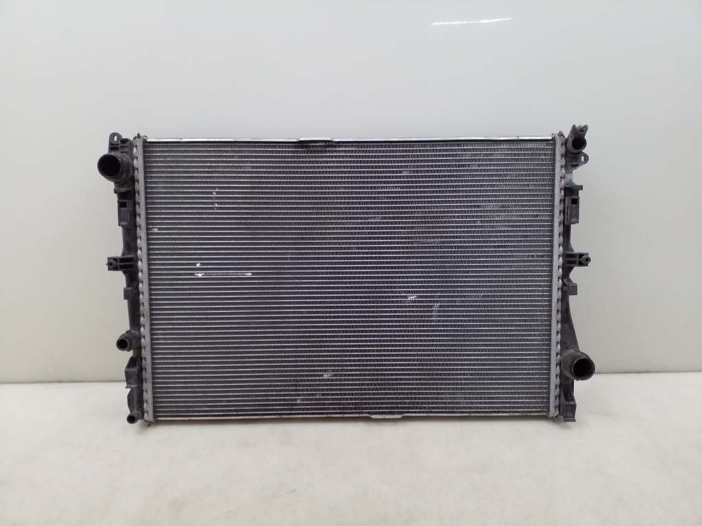 Used Mercedes Benz E-Class Cooling radiator A0995007303