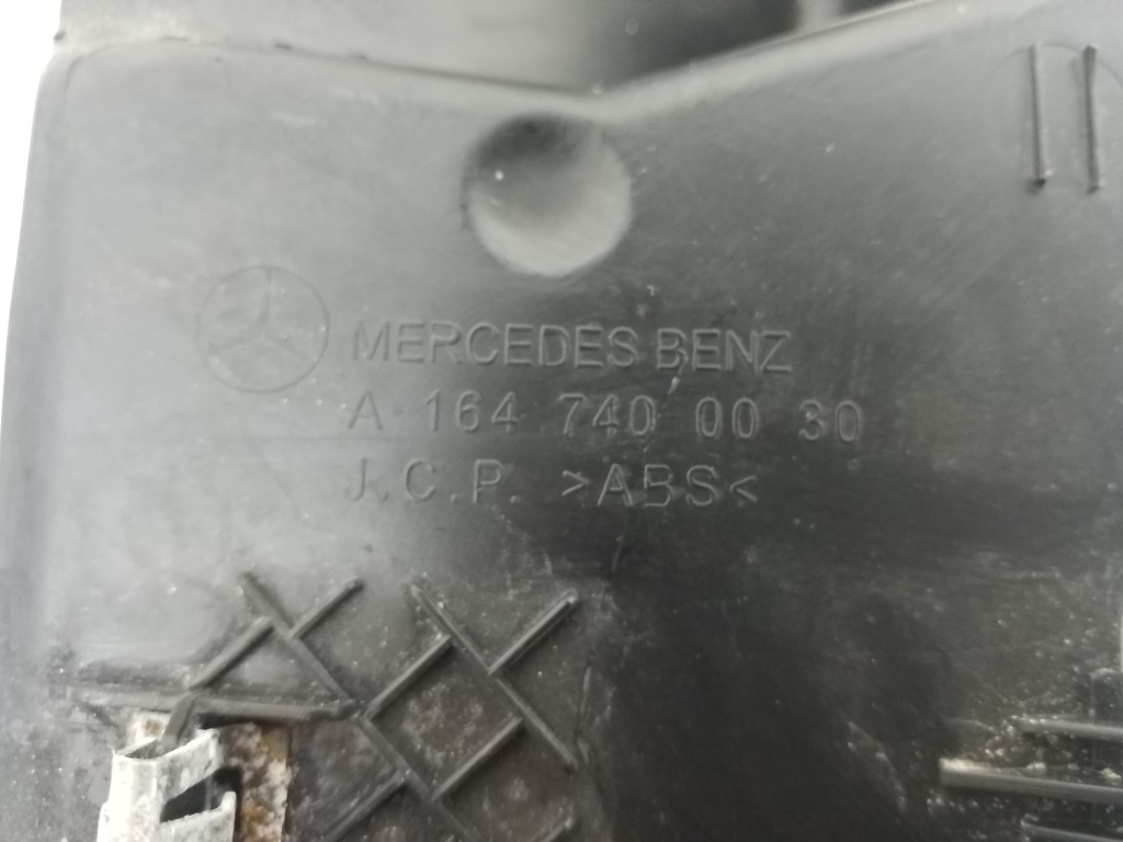 Naudotas Mercedes Benz ML-Class Bagažinės dangčio išmušimo kita detalė ...