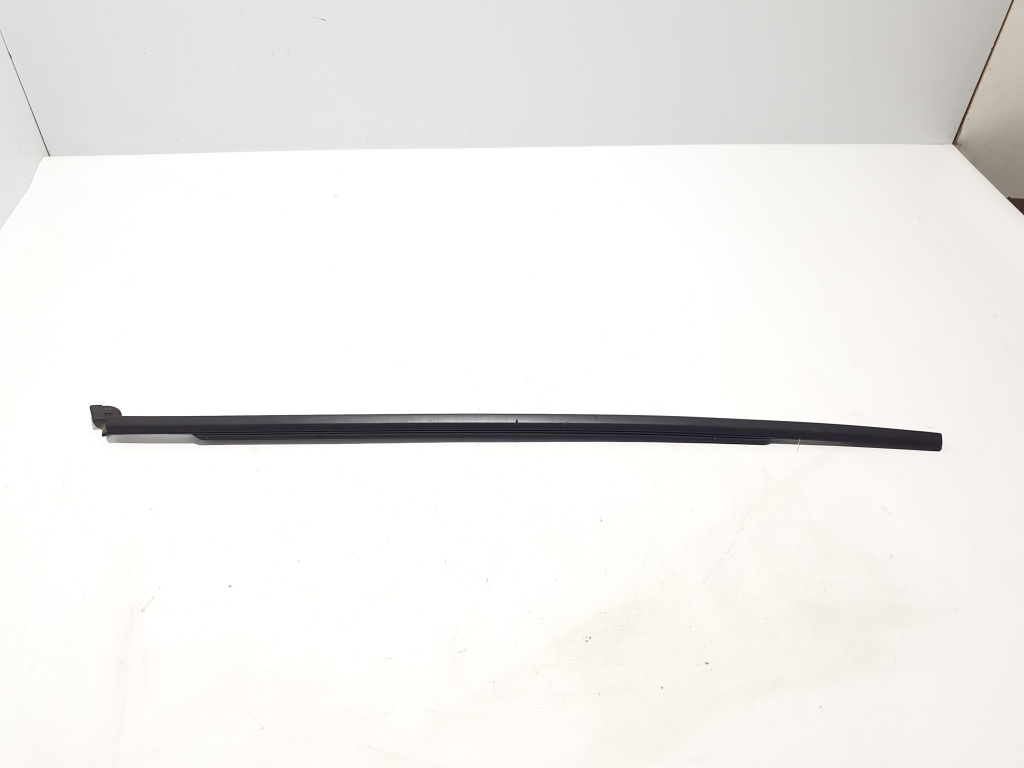 Used VOLVO XC60 Rear side door strip to glass outer 31693185